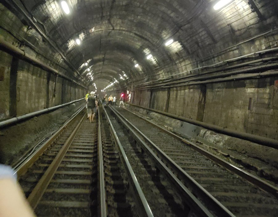 Hundreds forced to walk through Blue Line tunnel after another power ...