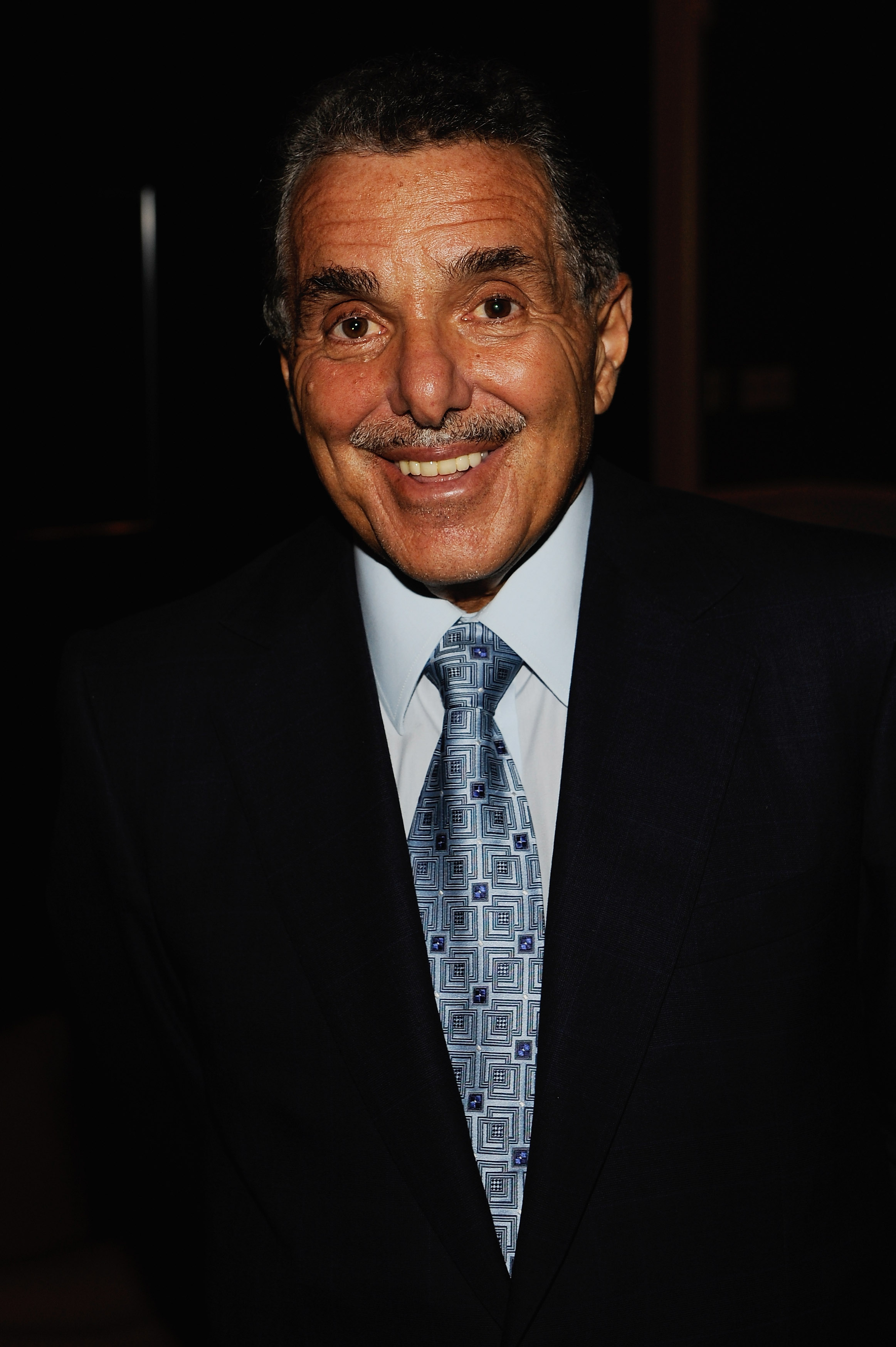 Barnes & Noble founder wants to buy bookseller - The Boston Globe