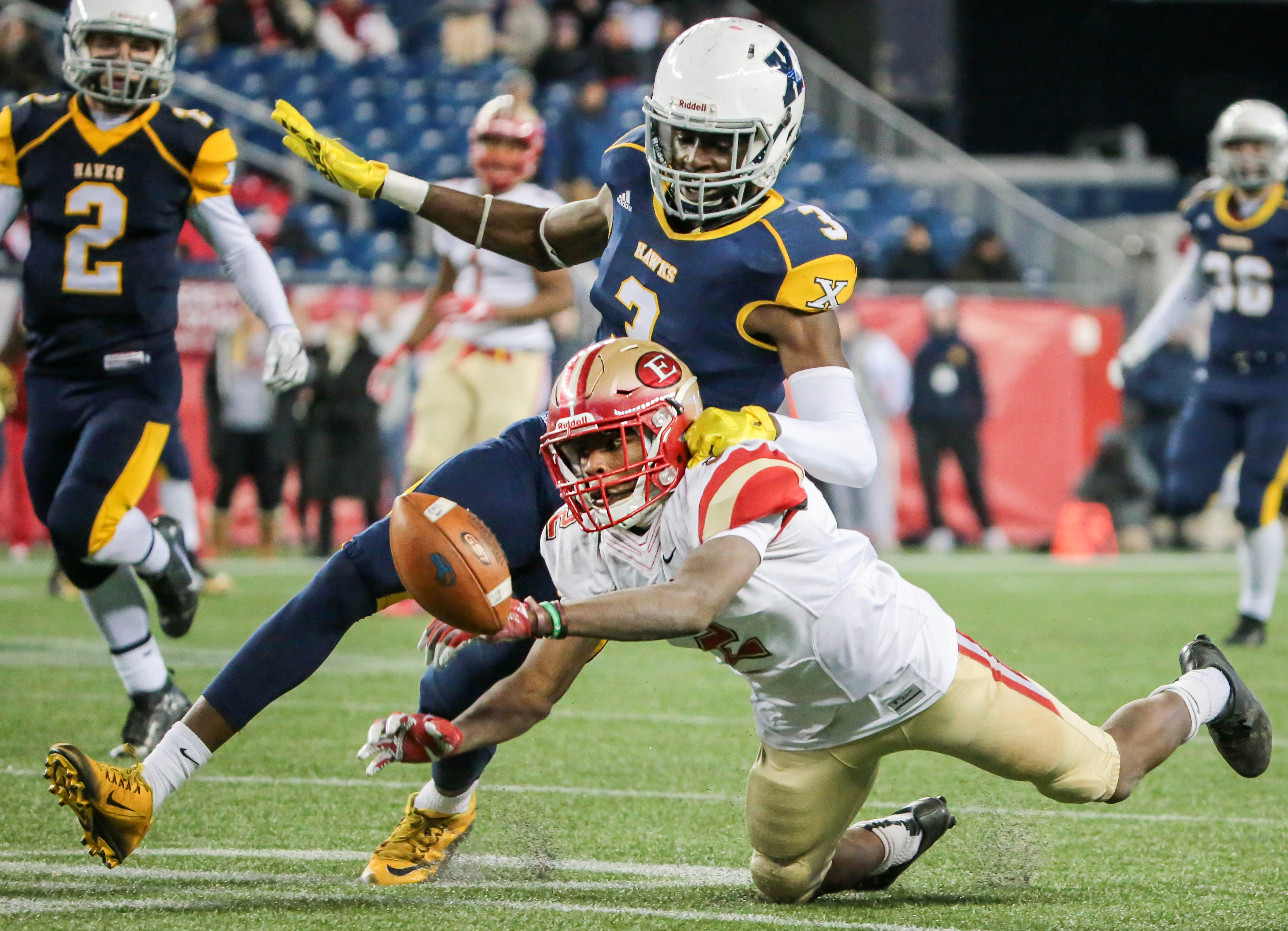 Everett defends its Division 1 Super Bowl crown - The Boston Globe