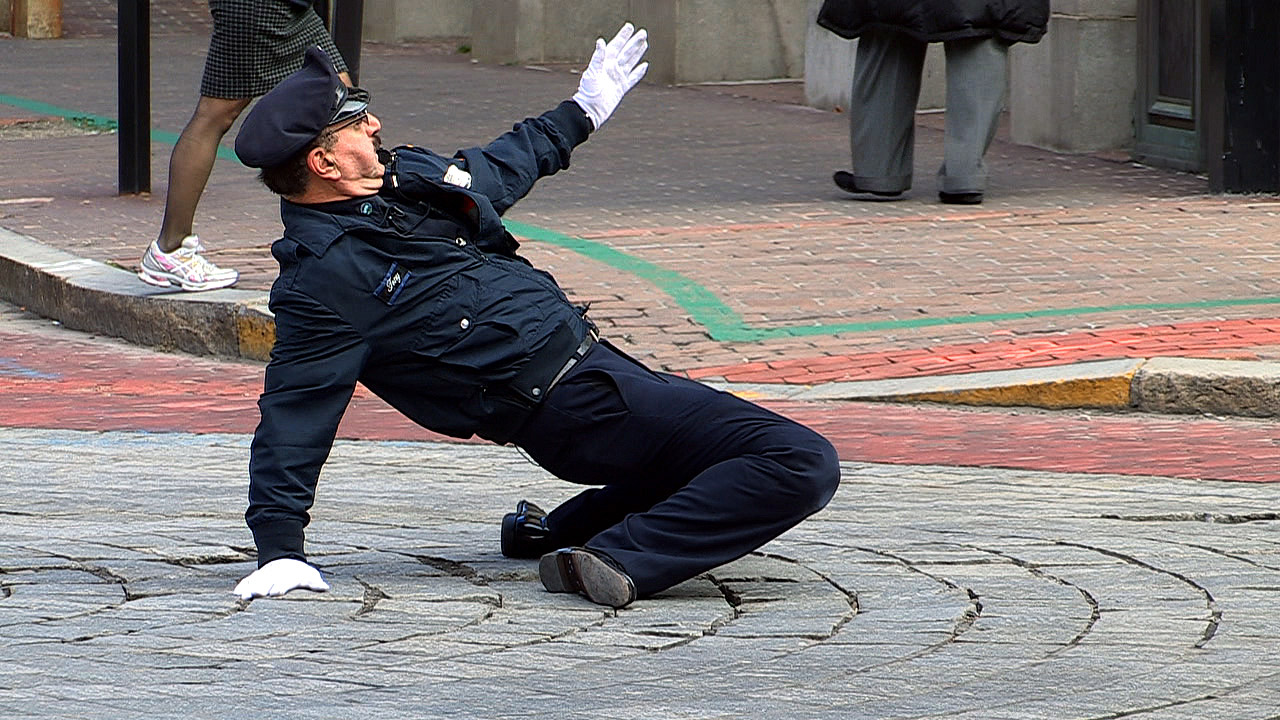 In holiday tradition, ‘Dancing Cop’ entertains Providence - The Boston ...