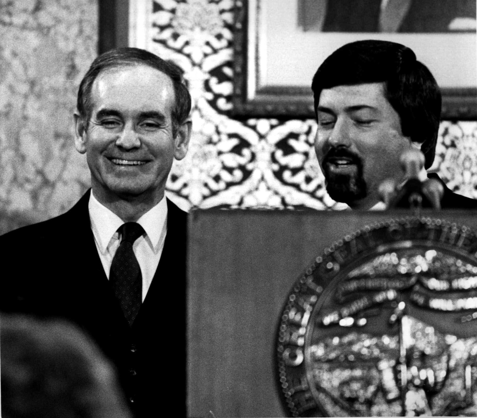 Robert Ray, 89; helped Vietnam refugees relocate to Iowa - The Boston Globe