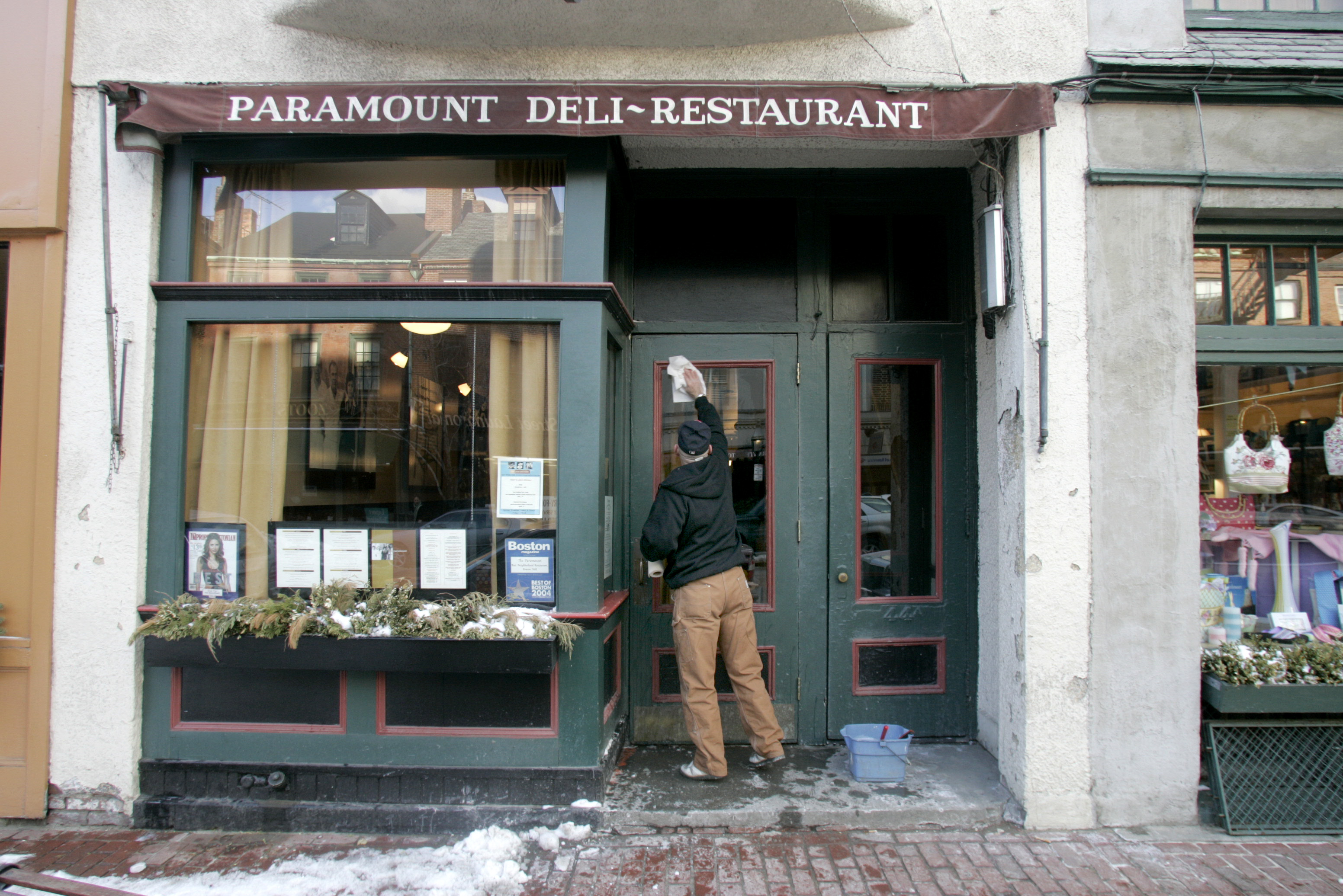 Paramount restaurant sued on overtime - The Boston Globe