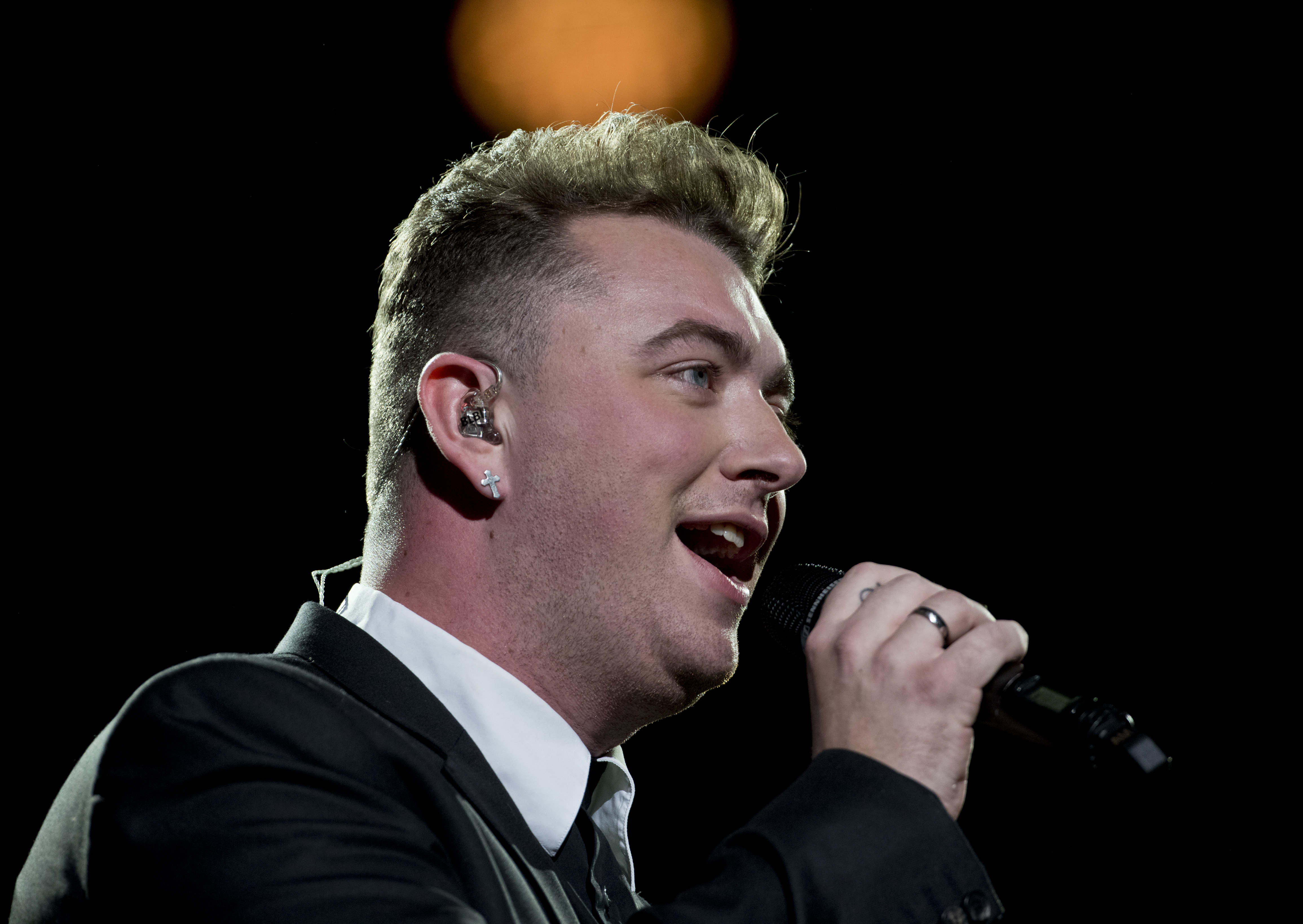 Subtext powers Sam Smith’s casually impassioned performance - The ...