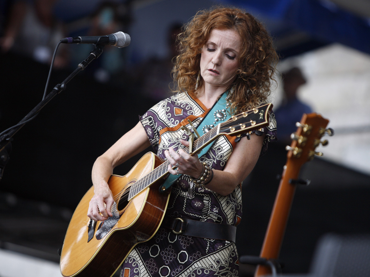 Patty Griffin shines all by herself at Club Passim - The Boston Globe
