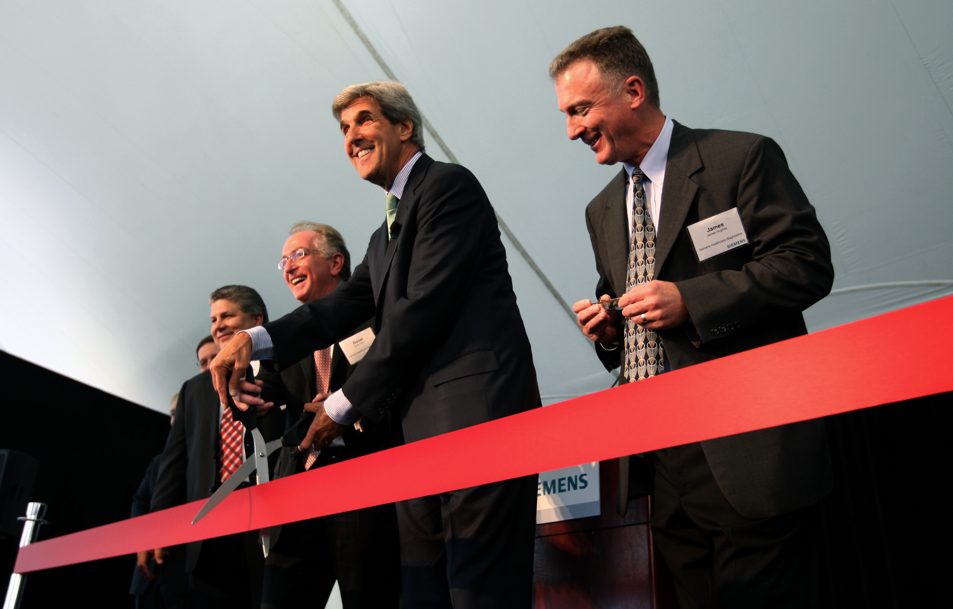 Walpole offers tax break to Siemens - The Boston Globe