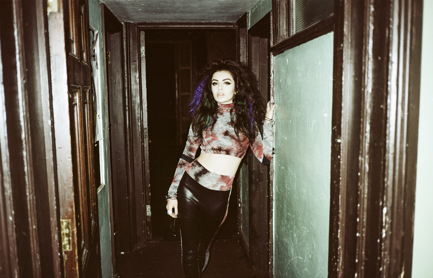 Charli XCX packs punch at Great Scott - The Boston Globe
