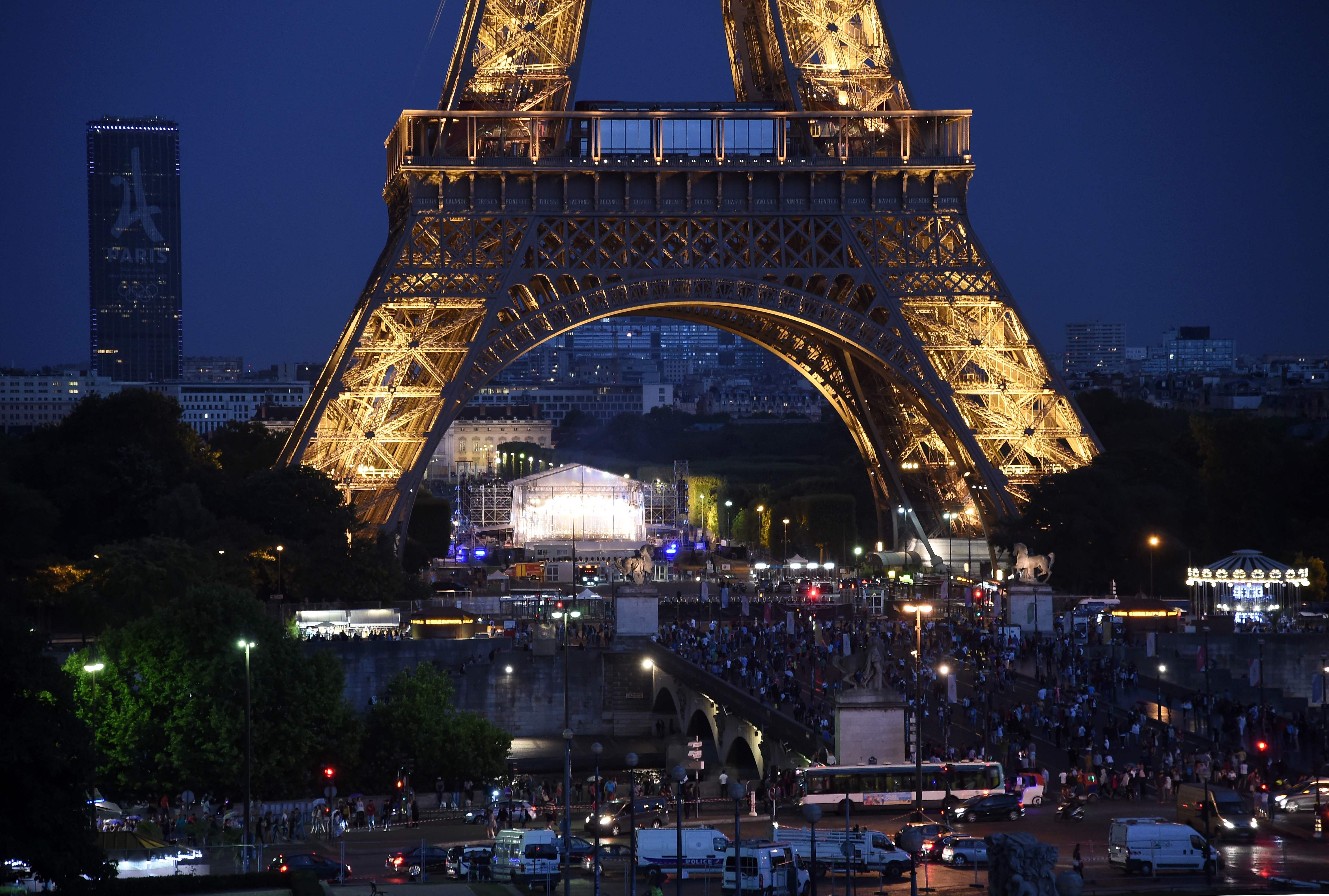 Here are photos from Trump’s swanky Eiffel Tower dinner - The Boston Globe