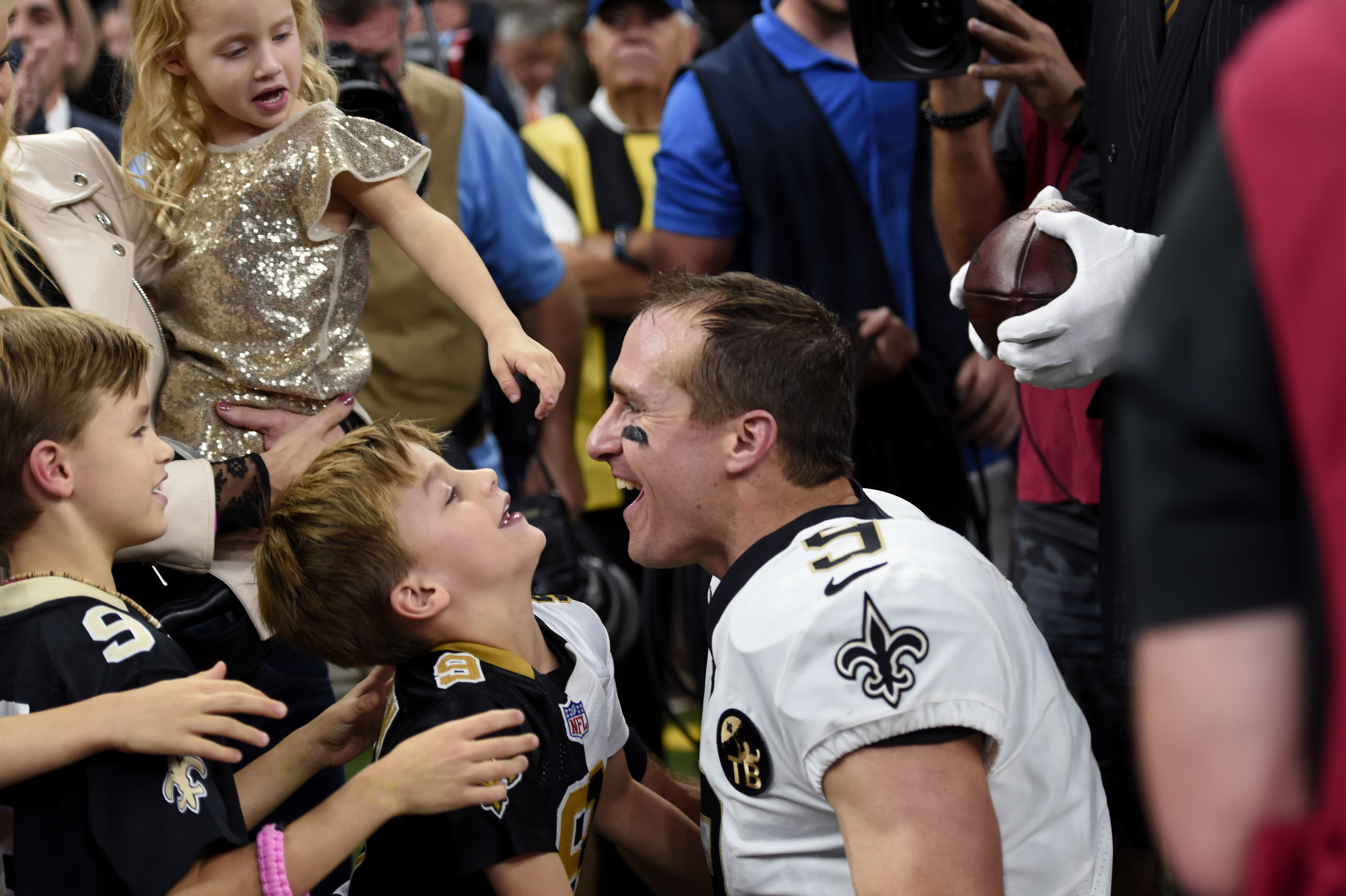 Drew Brees becomes NFL’s all-time passing yards leader - The Boston Globe