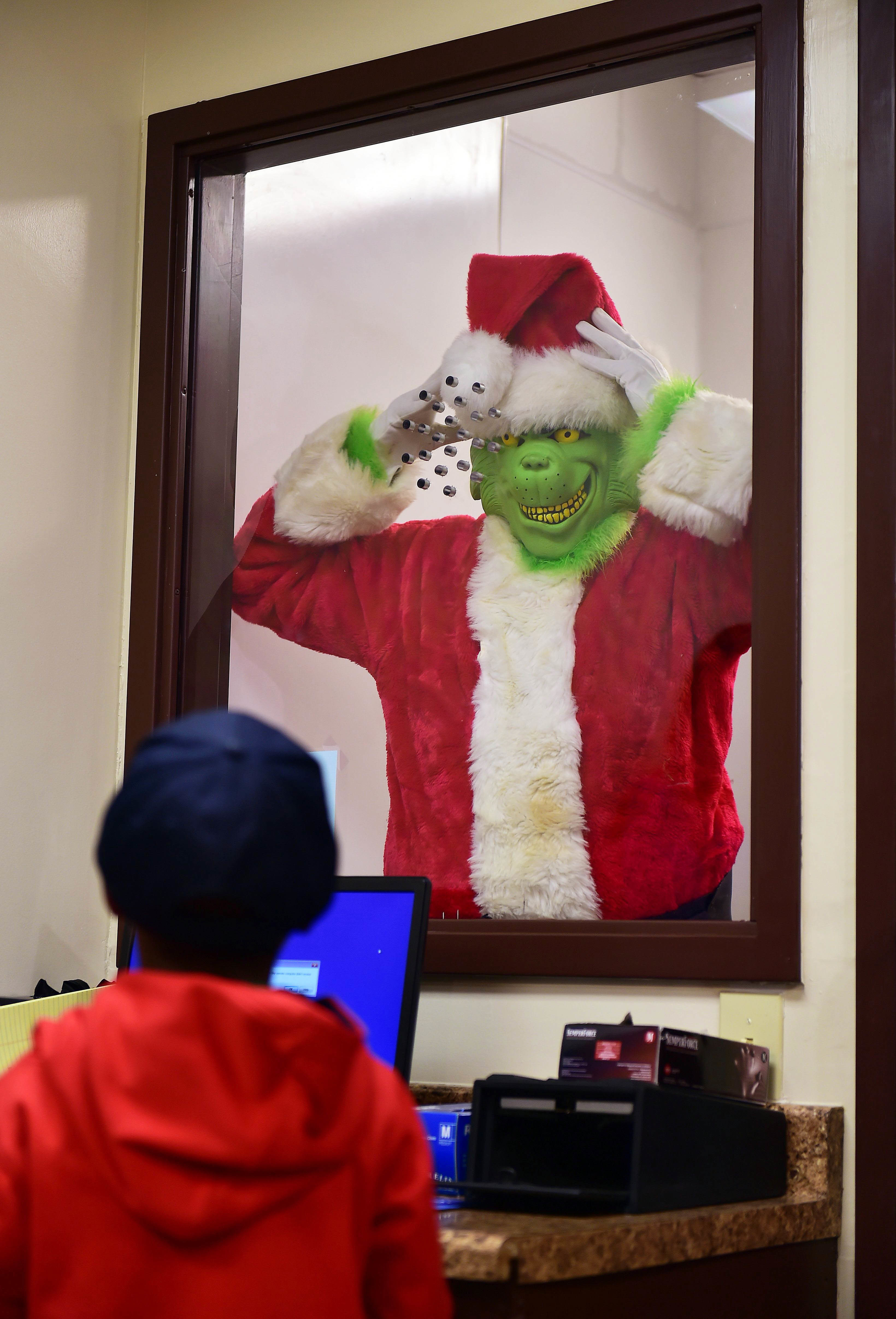 Mississippi boy dials 911 to say Grinch is stealing Christmas - The ...