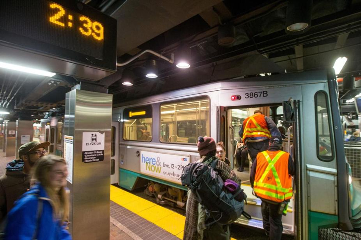 MBTA’s late-night service makes smooth debut - The Boston Globe
