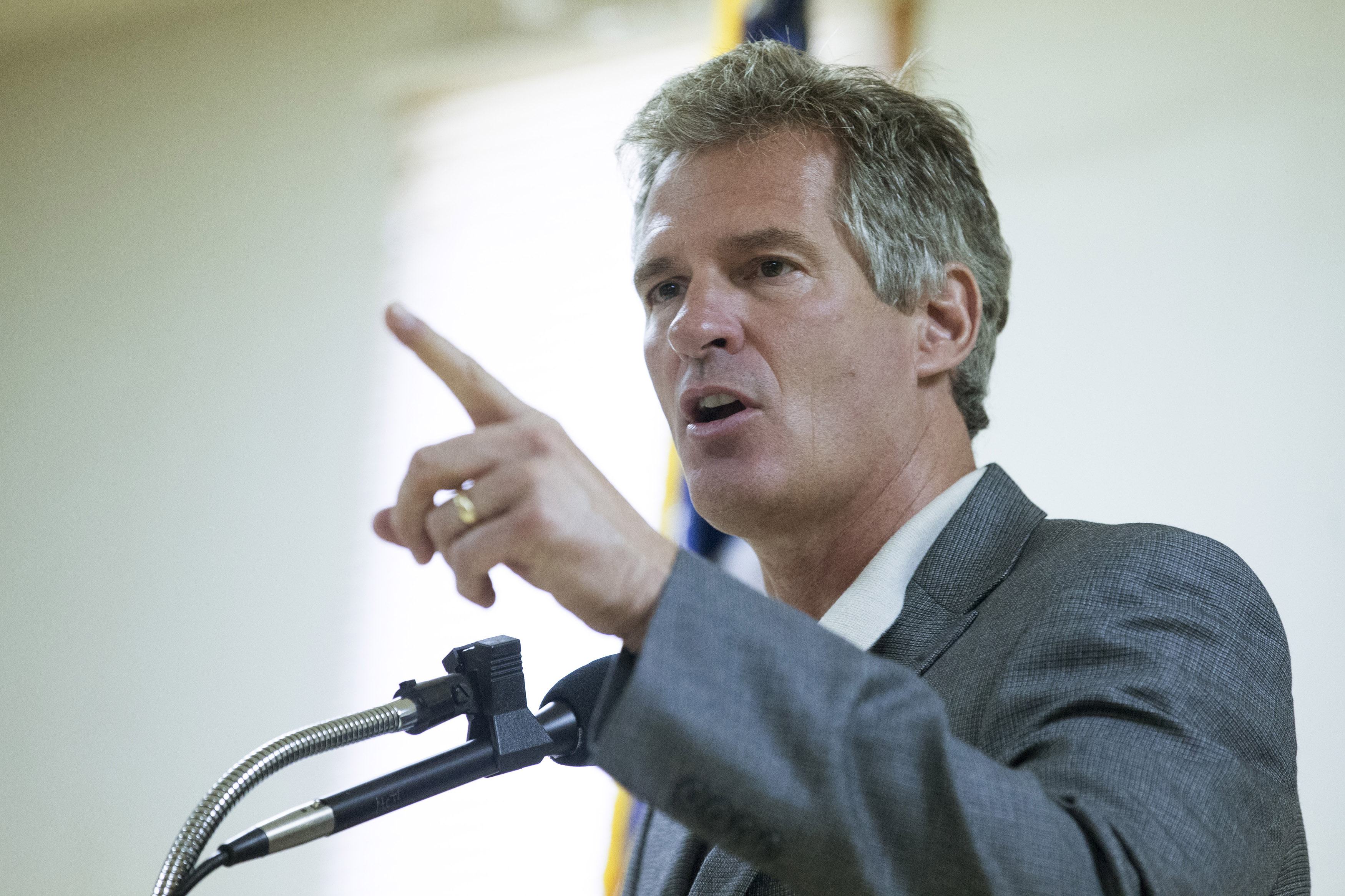 Scott Brown objects to mailer calling him a ‘former Washington lobbyist ...