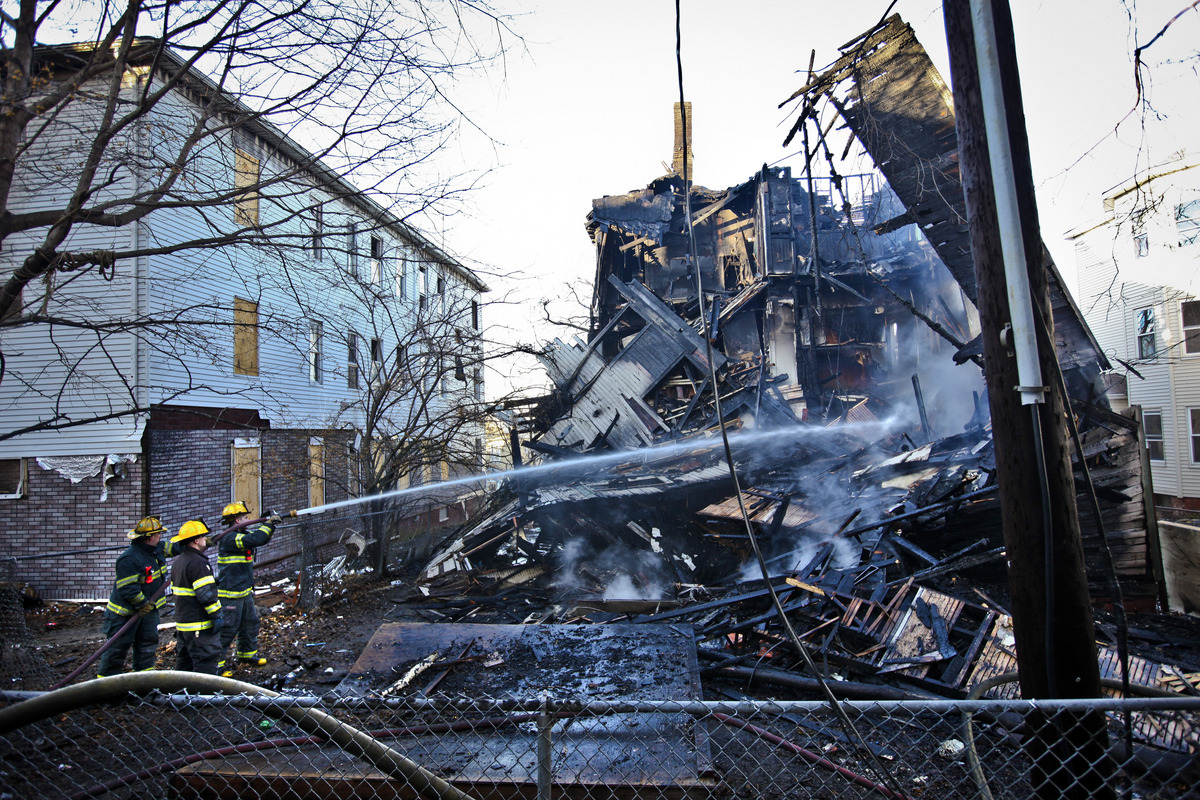 House collapse kills Worcester firefighter - The Boston Globe