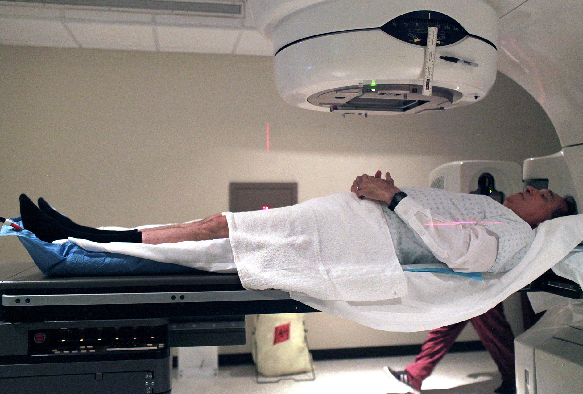 Curis stock plunges as drug trial stalls - The Boston Globe