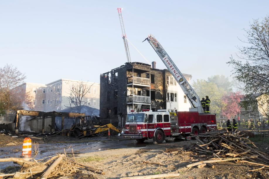 Five-alarm fire in Lawrence leaves 22 homeless - The Boston Globe