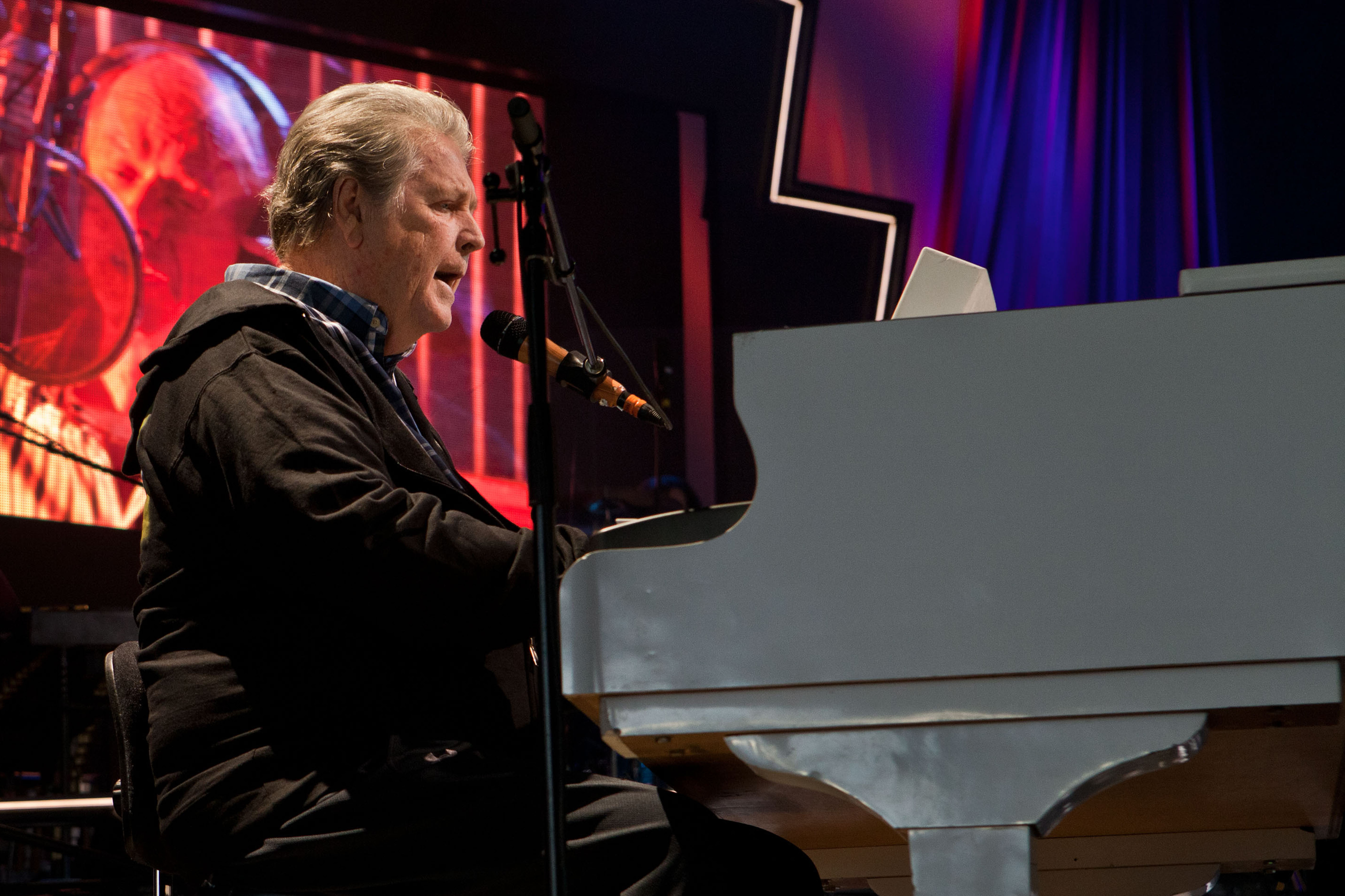 Brian Wilson cites mental health in postponing Lynn concert, other ...