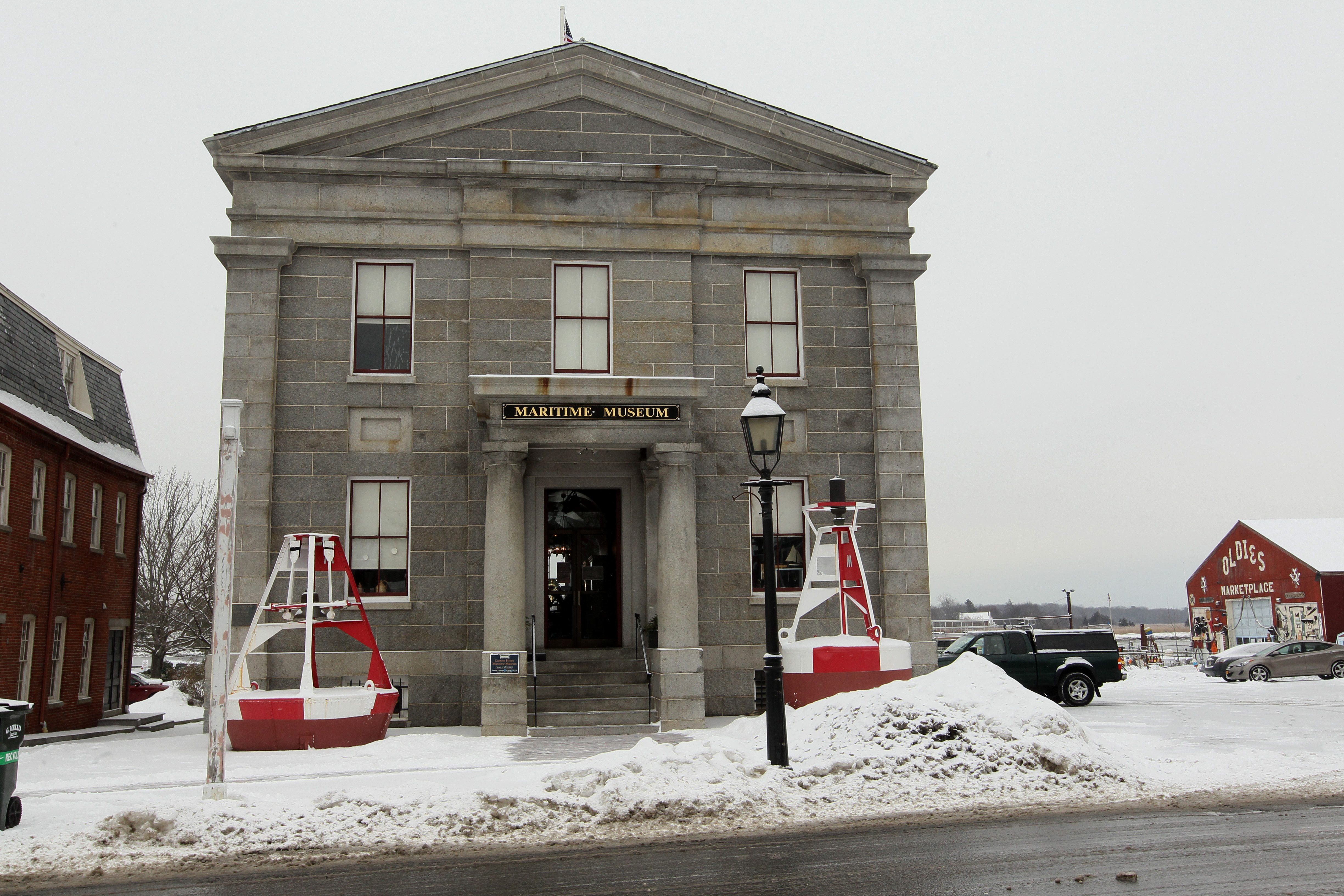 Custom house maritime museum newburyport wedding | Honestweddingadvice.com