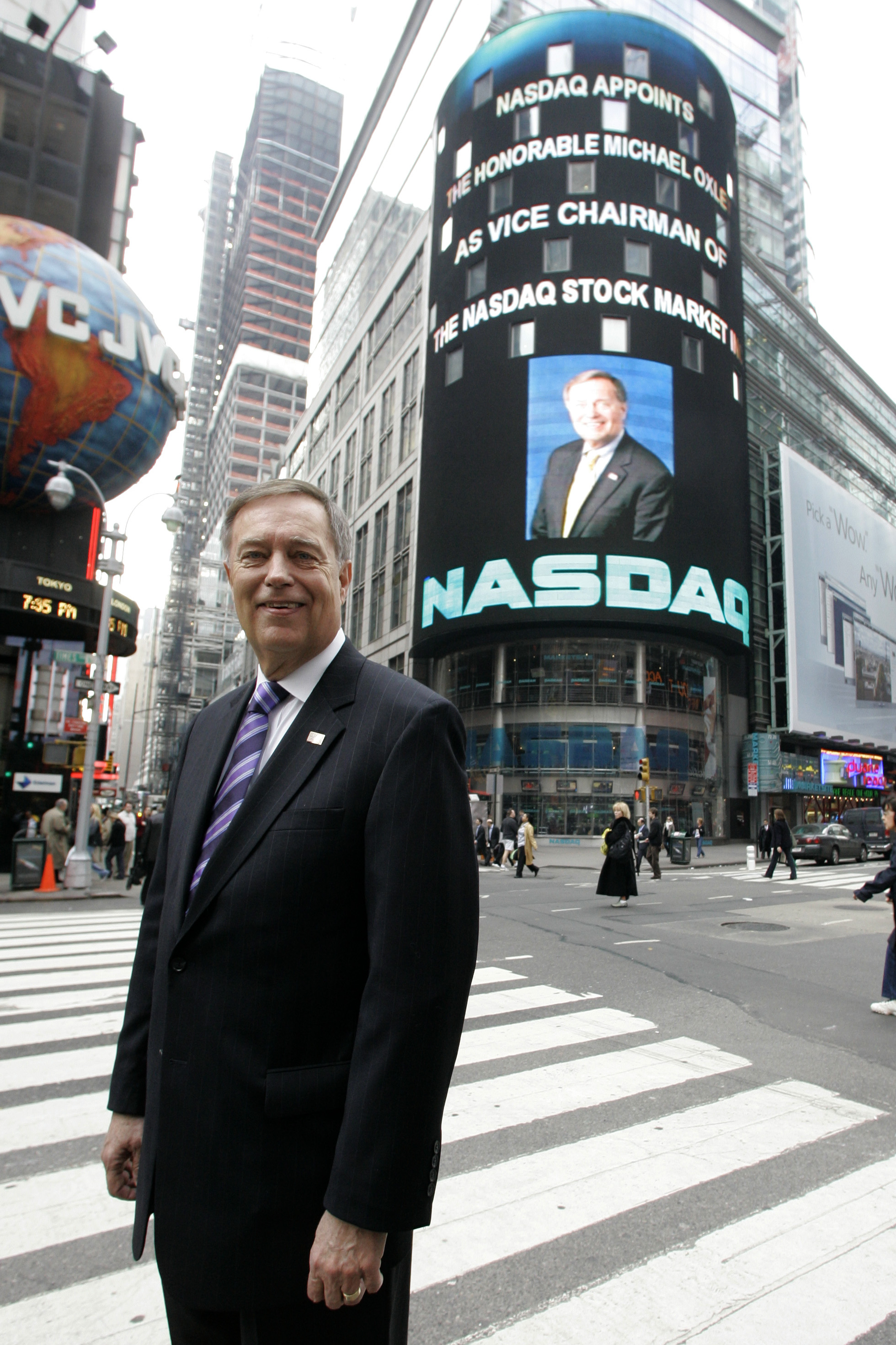 Mike Oxley, 71; congressman behind antifraud law - The Boston Globe