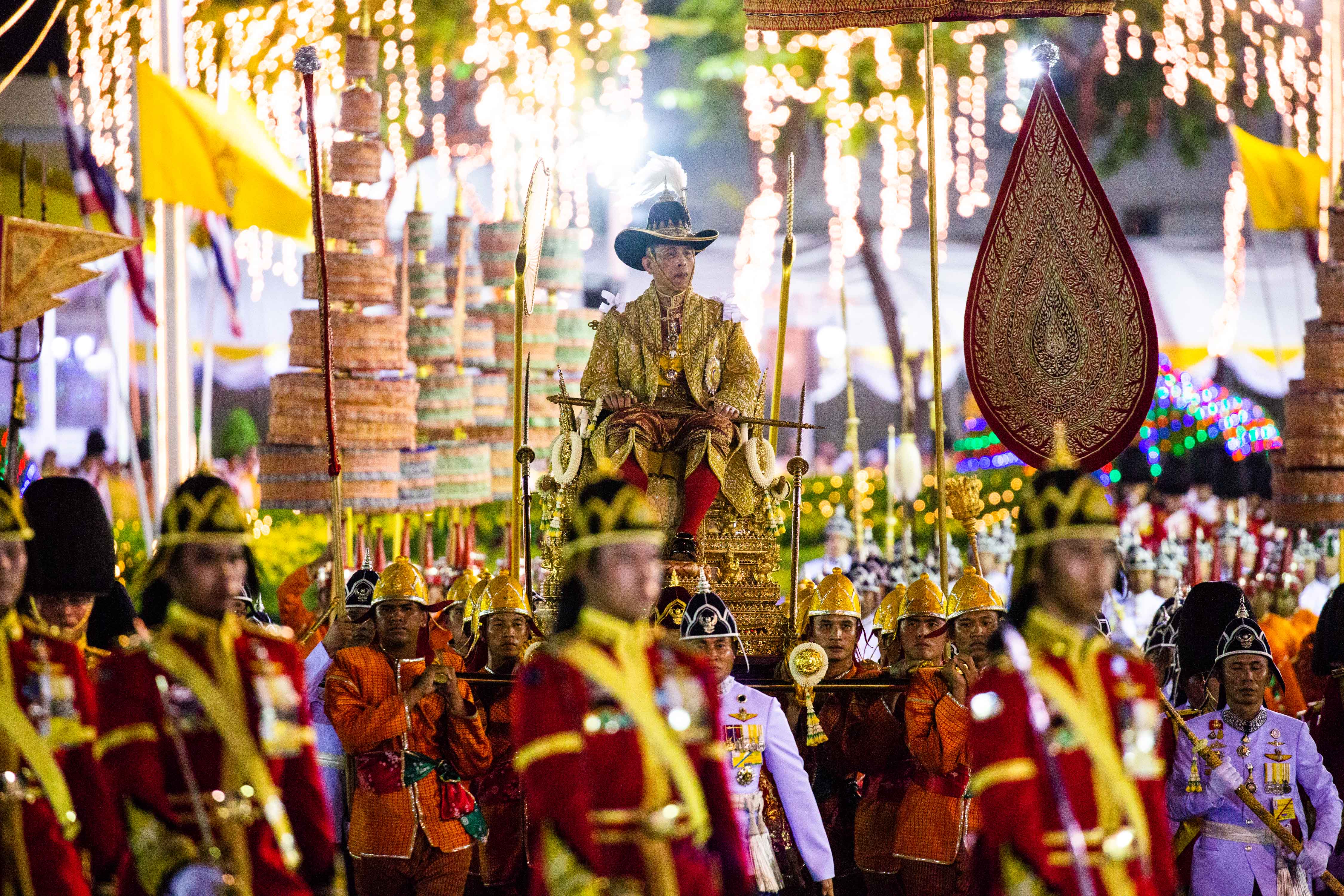 Thai king celebrates coronation with spectacular parade - The Boston Globe