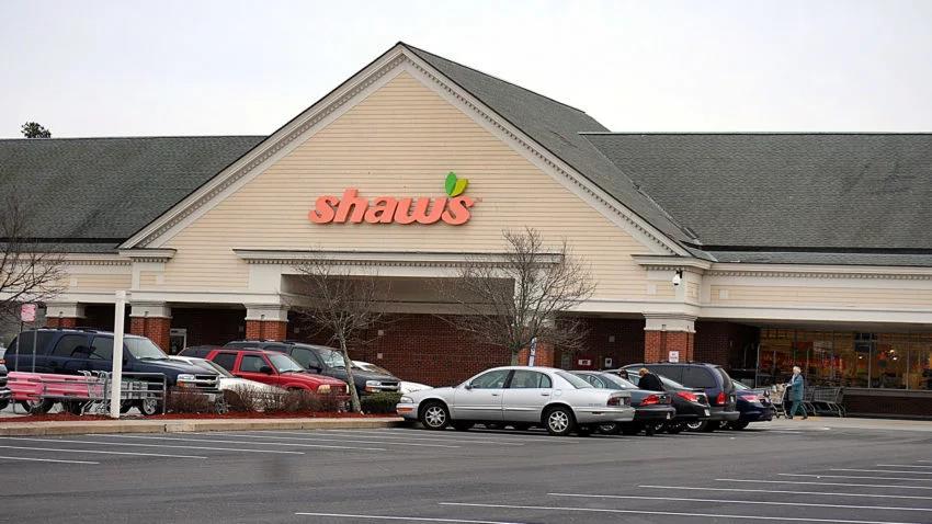 Shaw’s is closing some grocery stores in Mass. and N.H. - The Boston Globe