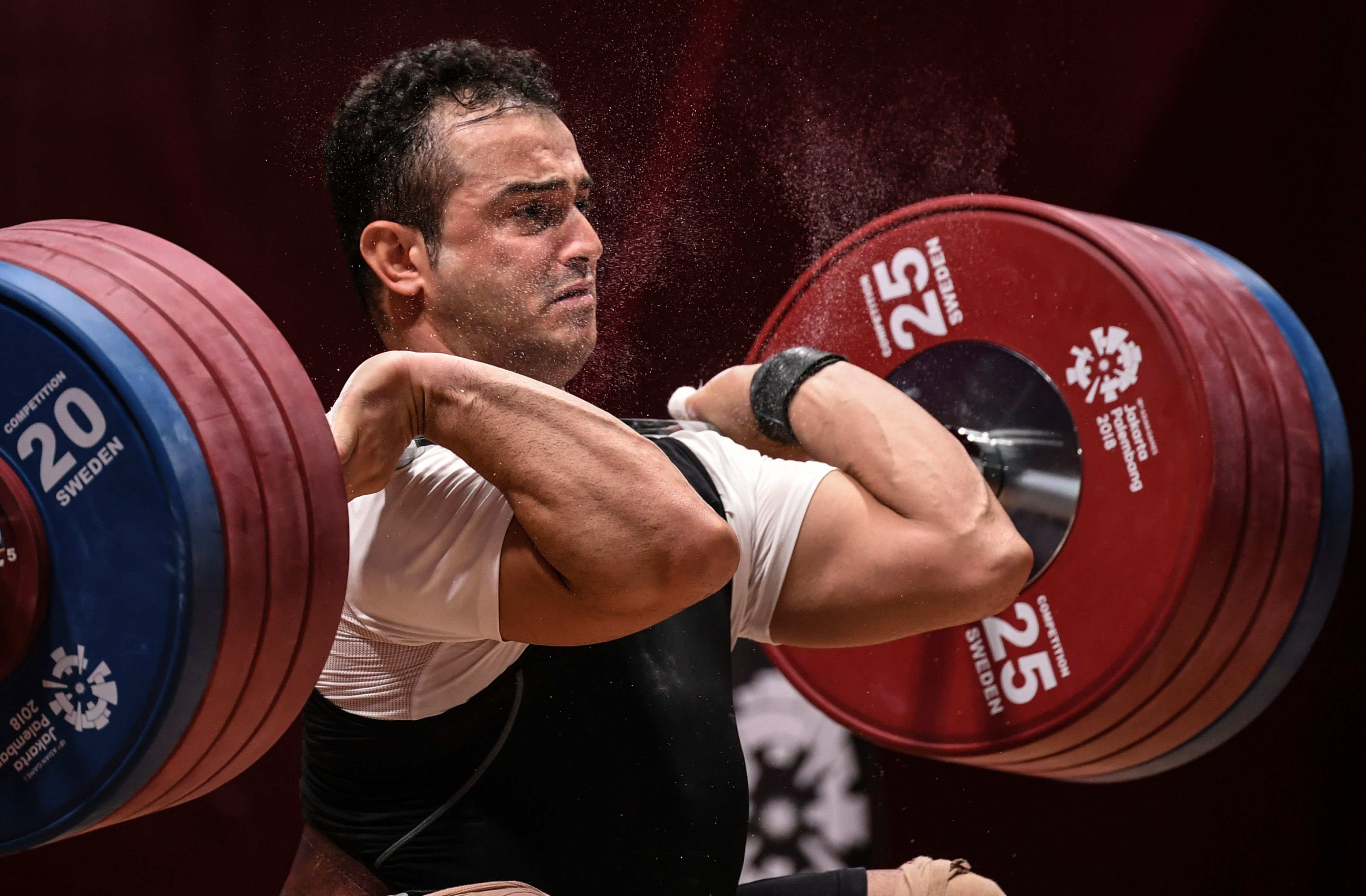 Iranian breaks world record in weightlifting - The Boston Globe