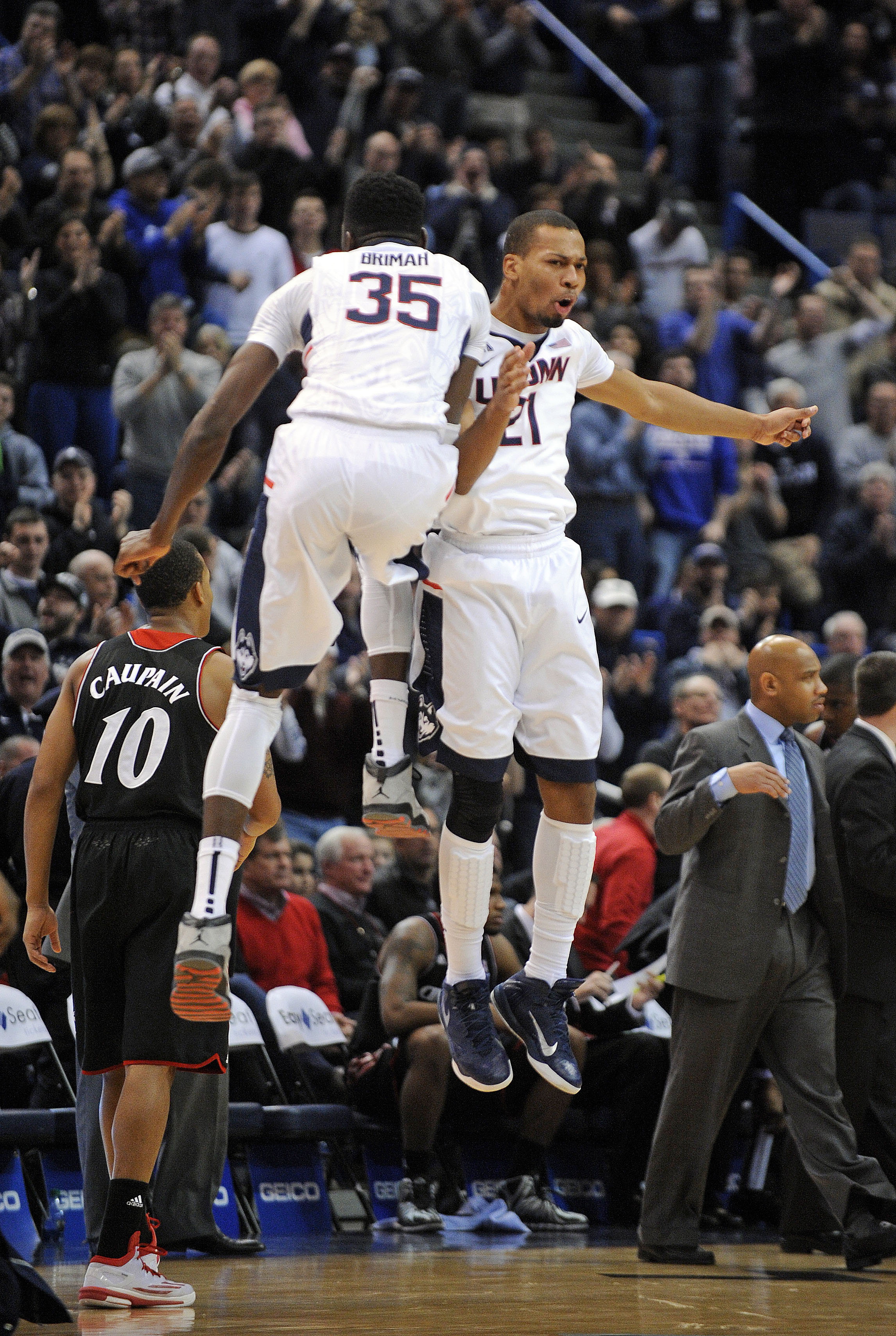 New England men’s roundup: UConn defense stops Cincinnati - The Boston ...