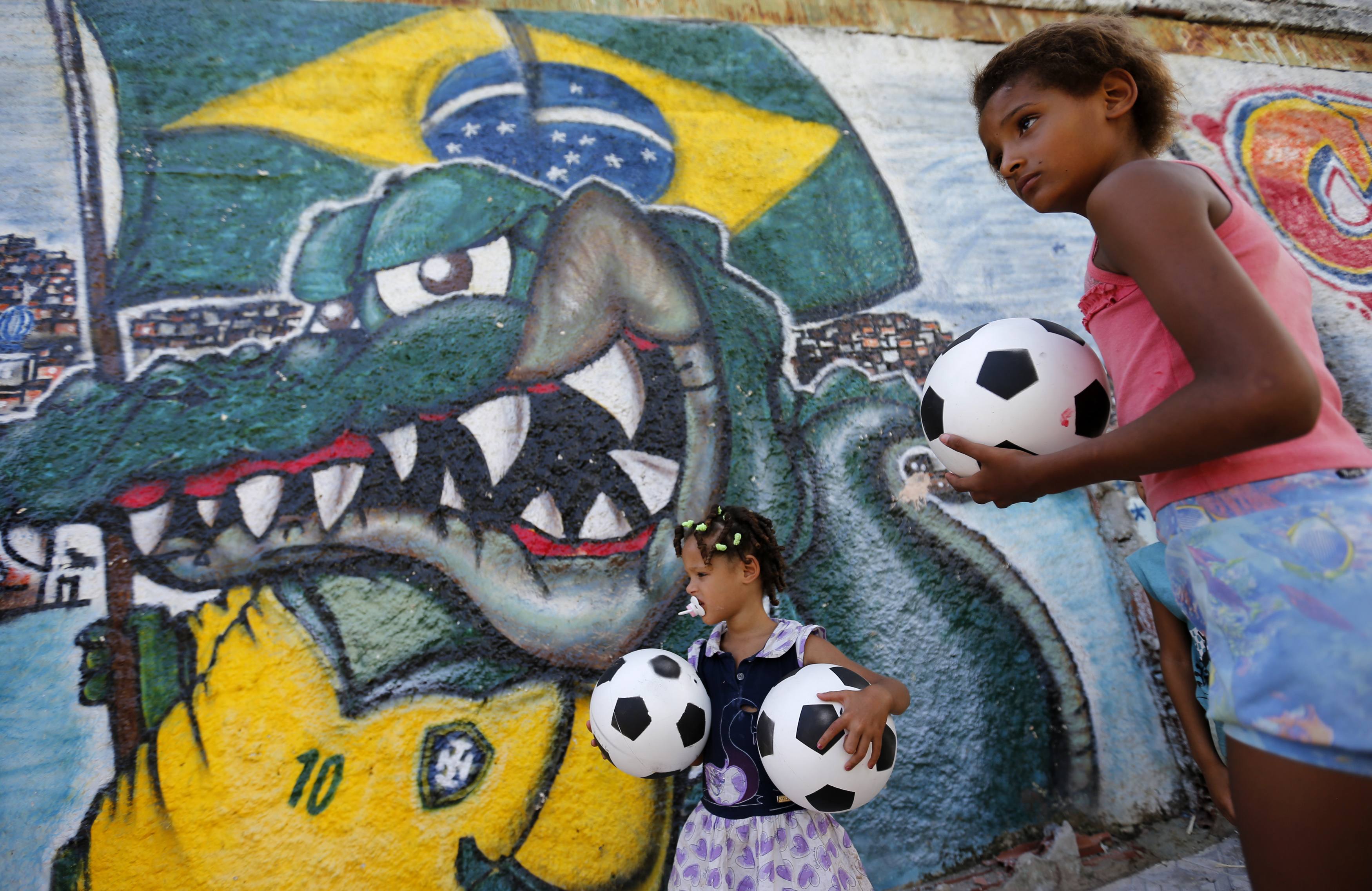 9 stunning photos of Brazil’s World Cup street art - The Boston Globe