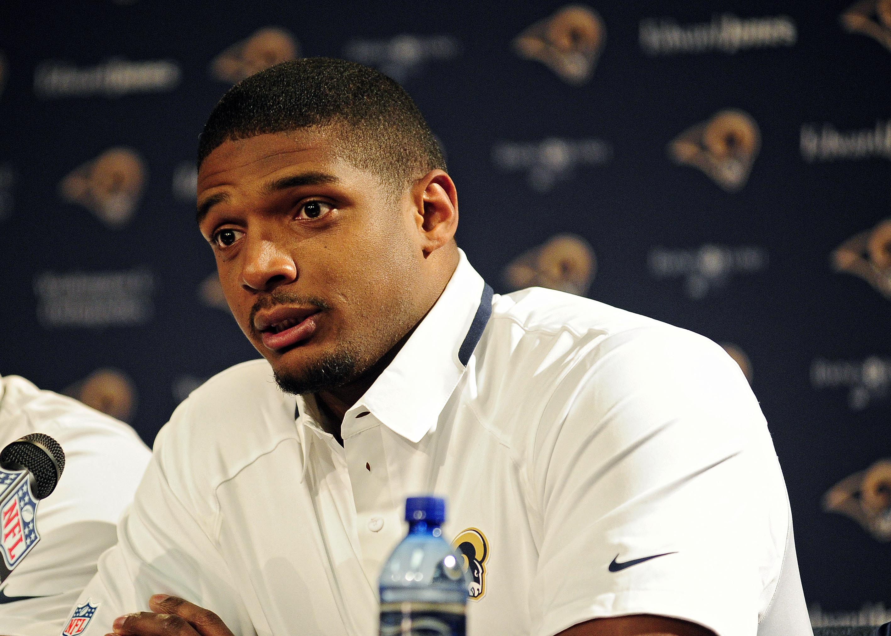 Michael Sam confident and poised at Rams introduction - The Boston Globe