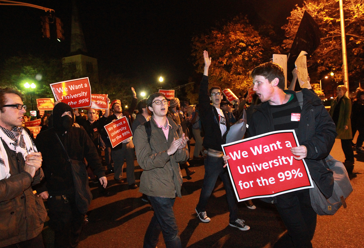 Protesters take over Harvard Yard - The Boston Globe