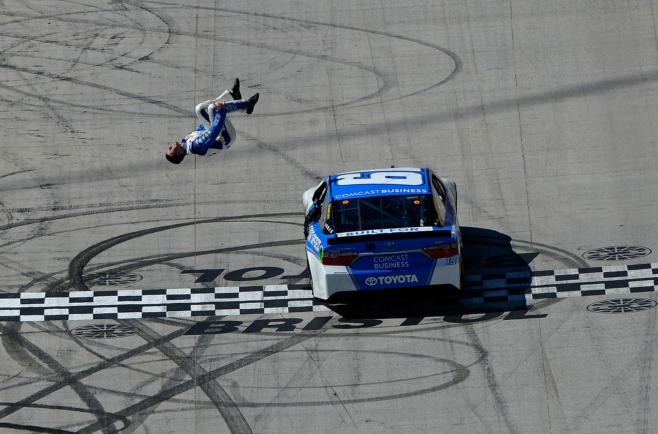 Carl Edwards finishes strong to win NASCAR race at Bristol - The Boston ...