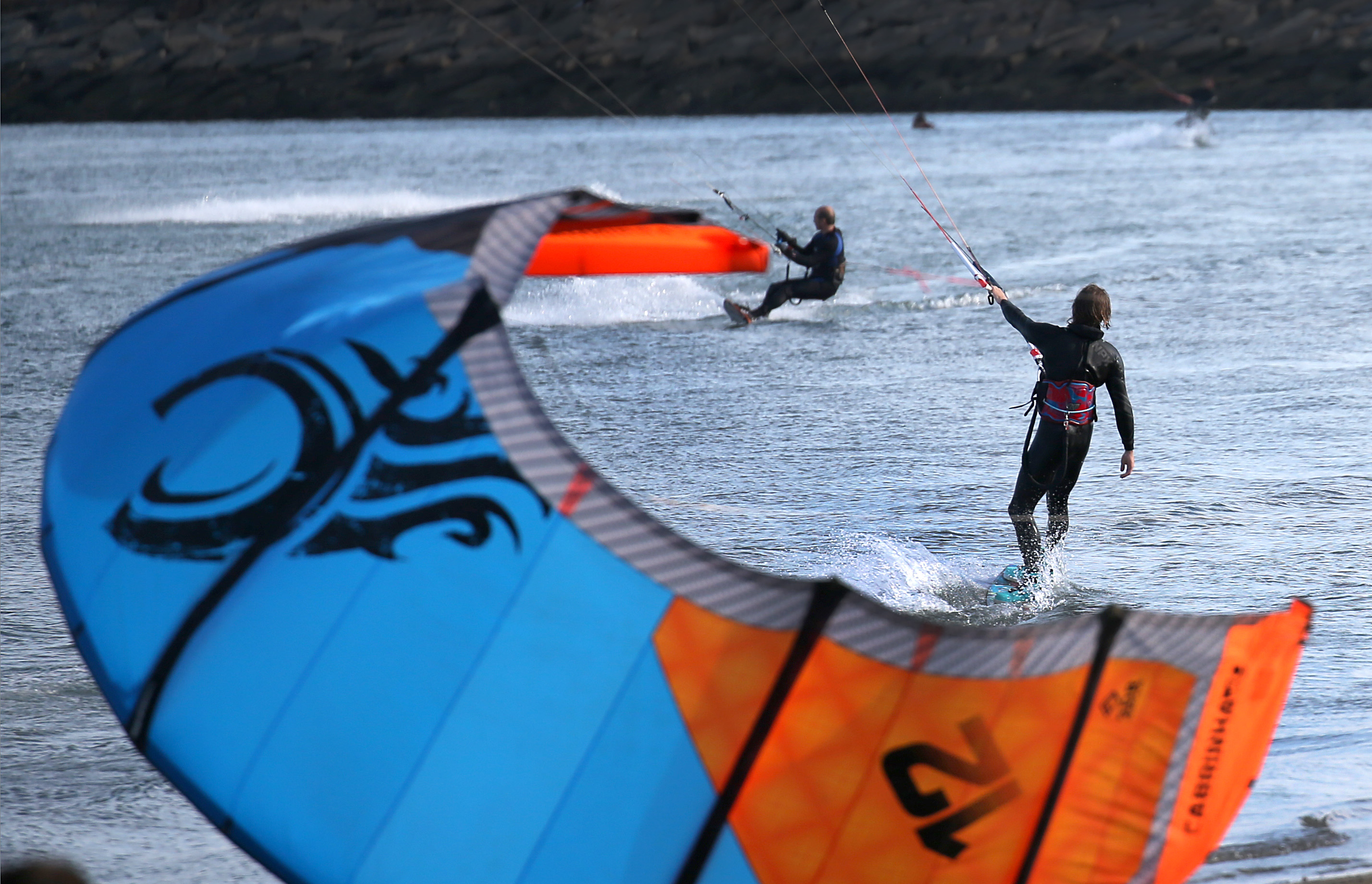 Kiteboarders take advantage of unusual November warmth - The Boston Globe