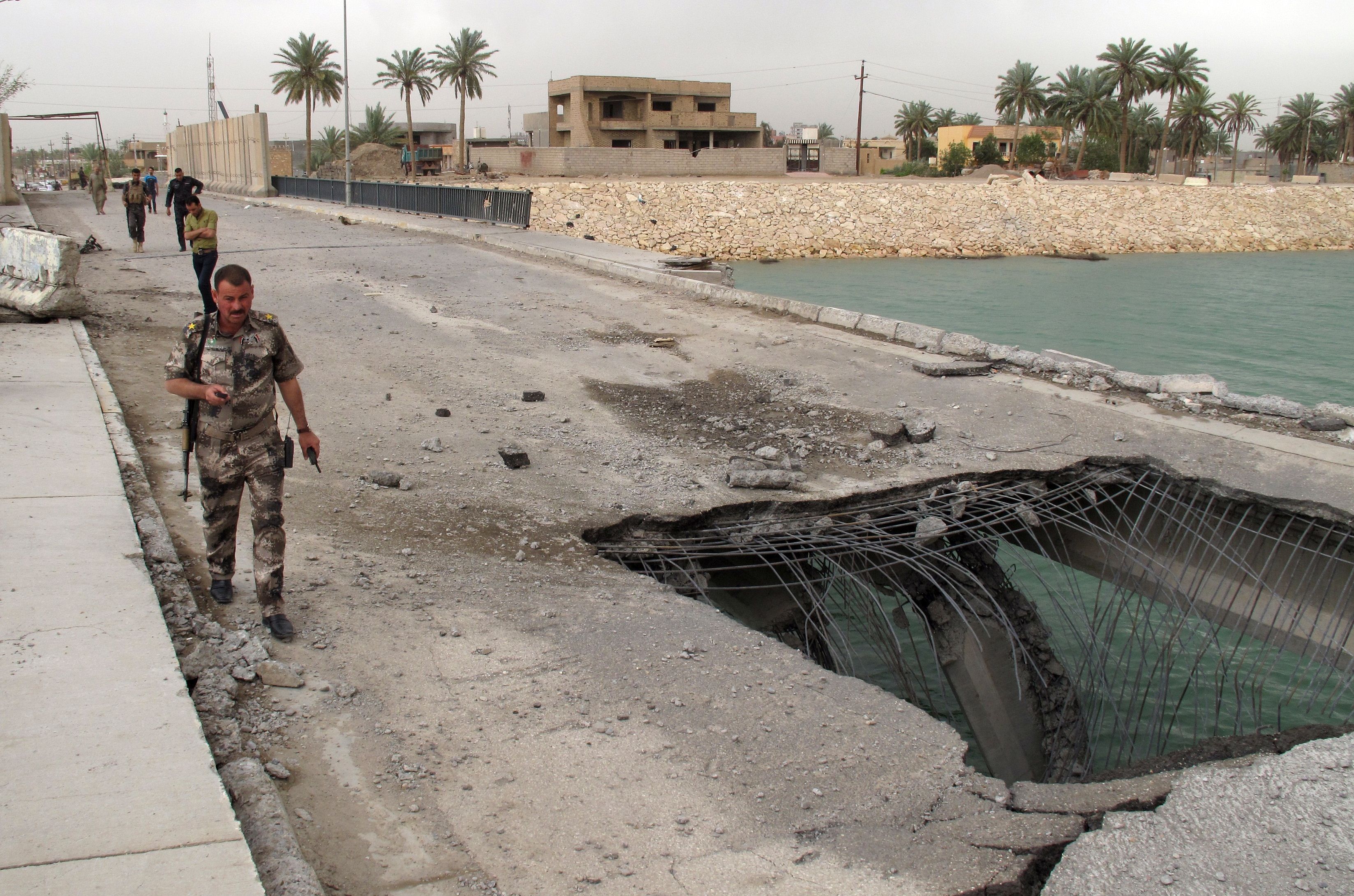 Iraq attacks kill 16, destroy bridge - The Boston Globe