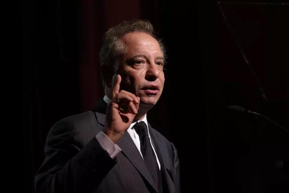 LA Times publishes photos appearing to show former USC dean doing drugs ...