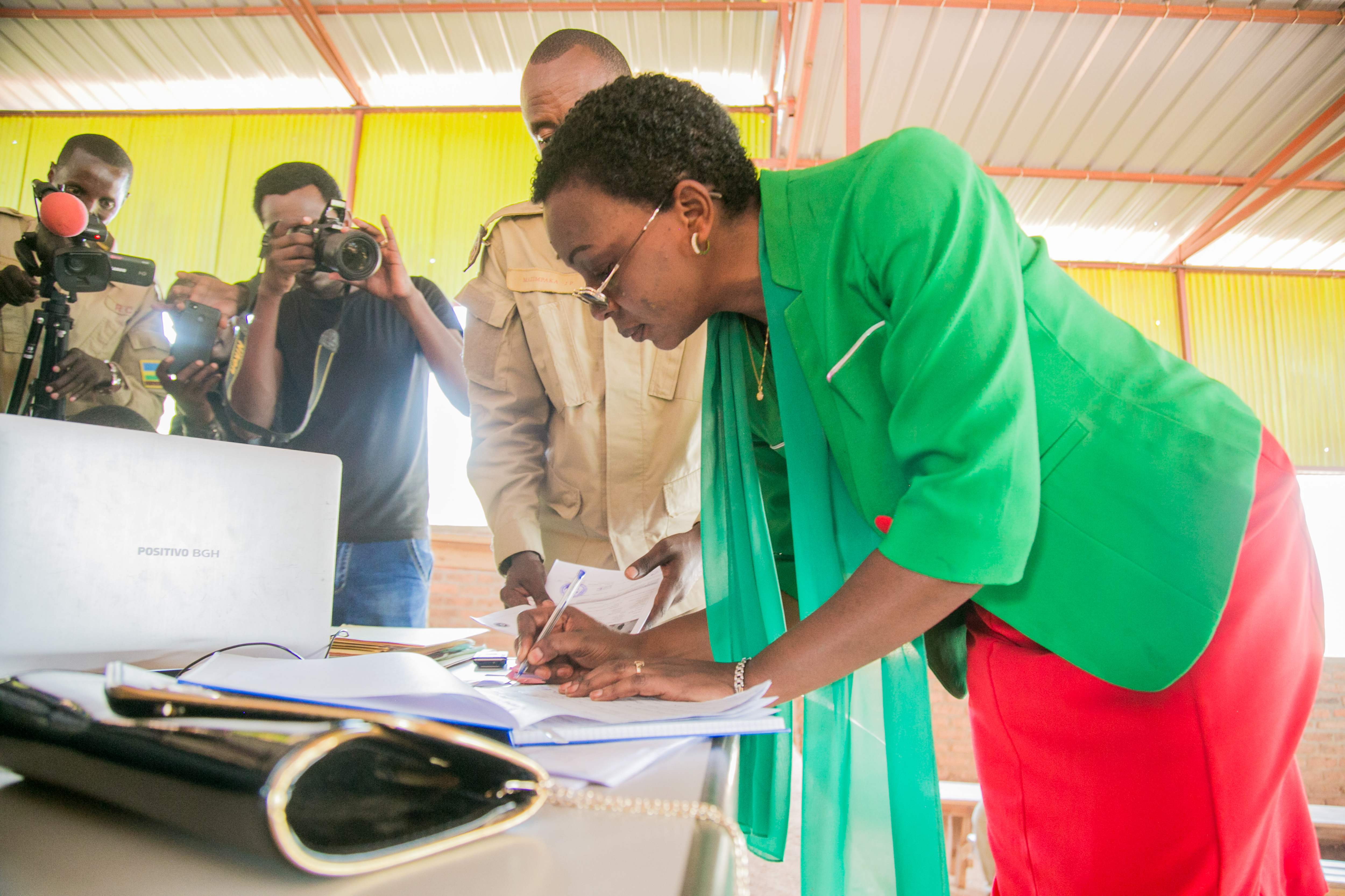 Rwanda frees opposition leader, 2,100 others from prison - The Boston Globe