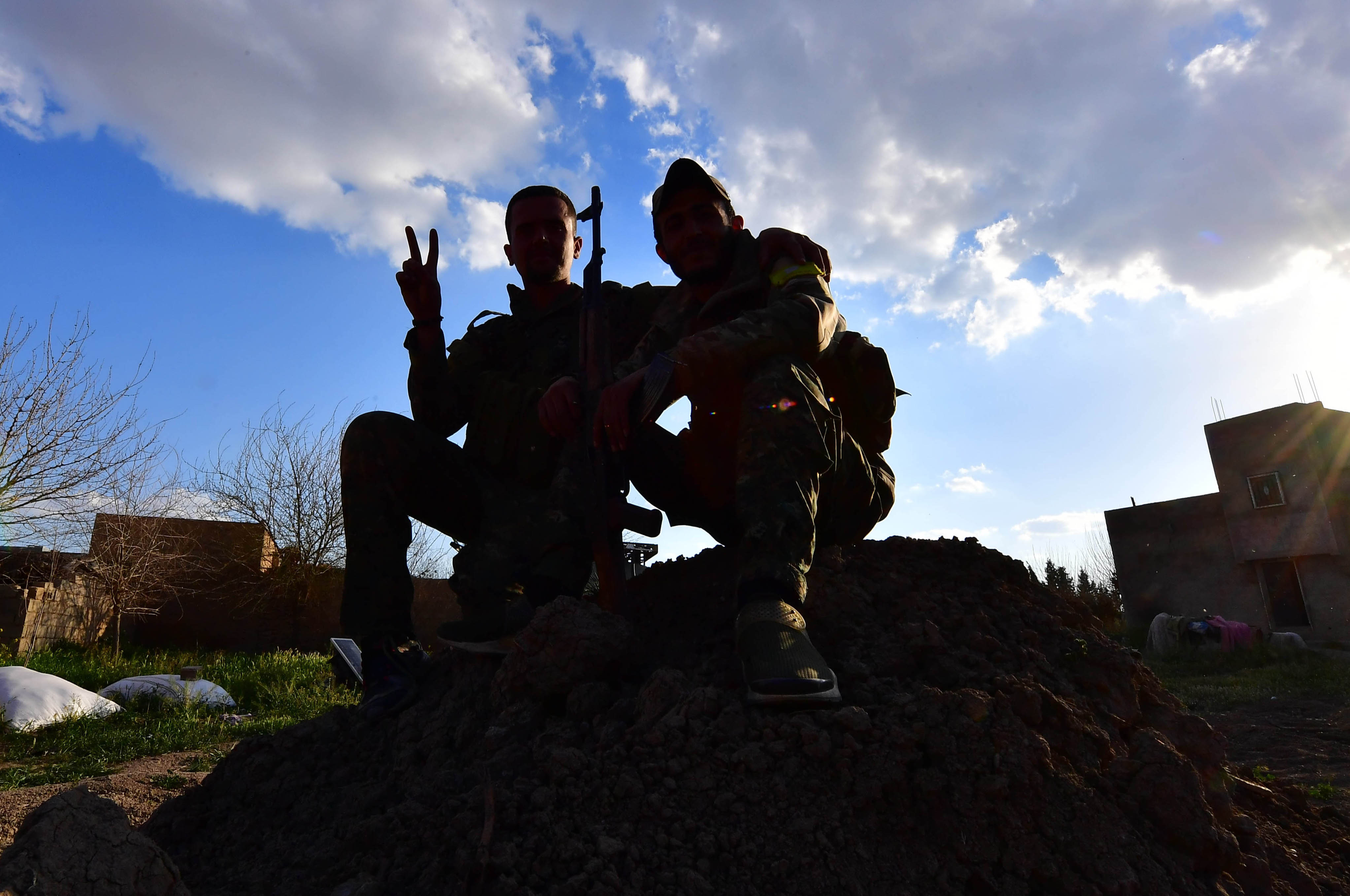 Troops celebrate as US-backed force seizes militant camp in Syria - The ...